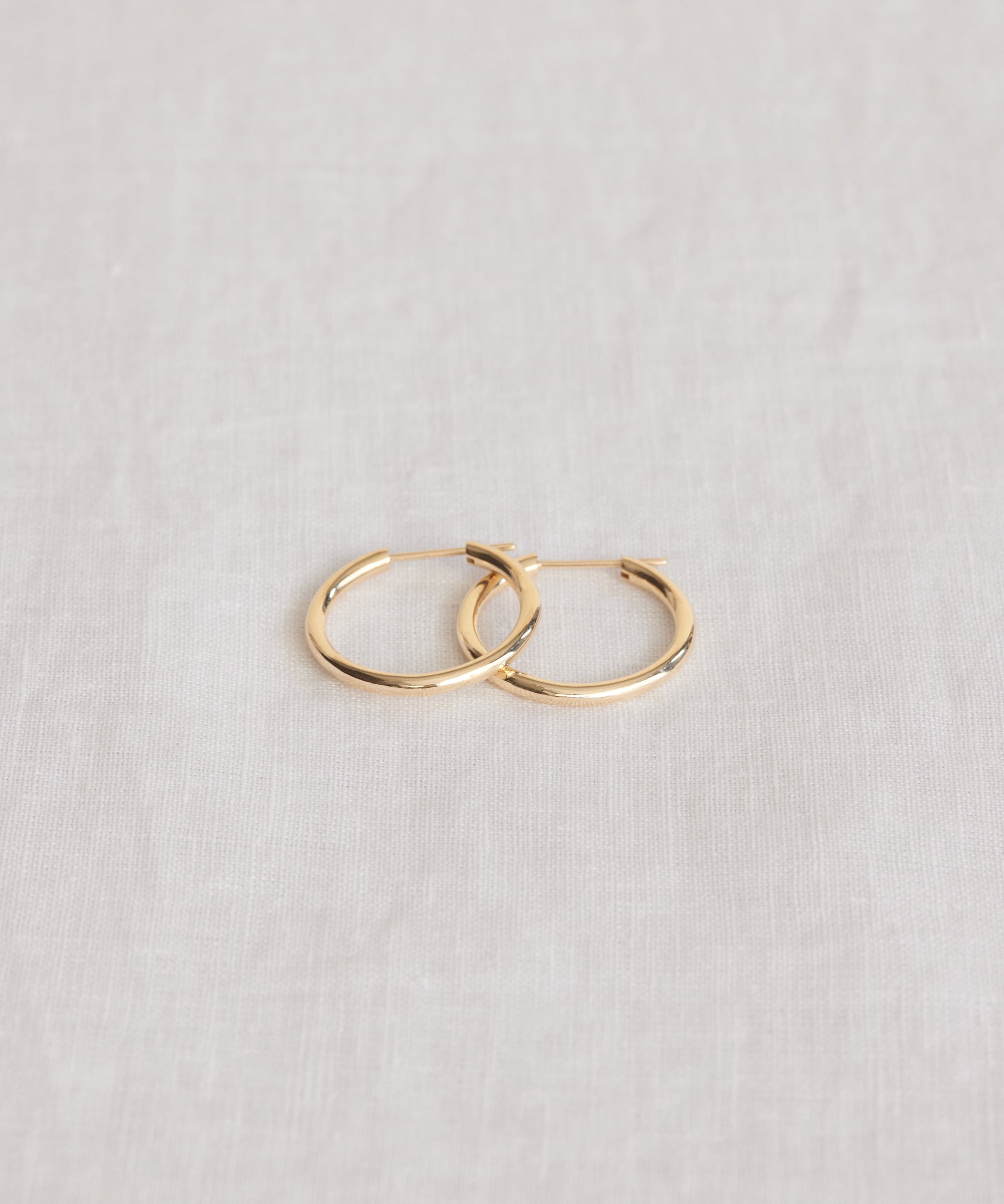 Medium Eloise Hoops – Jenni Kayne