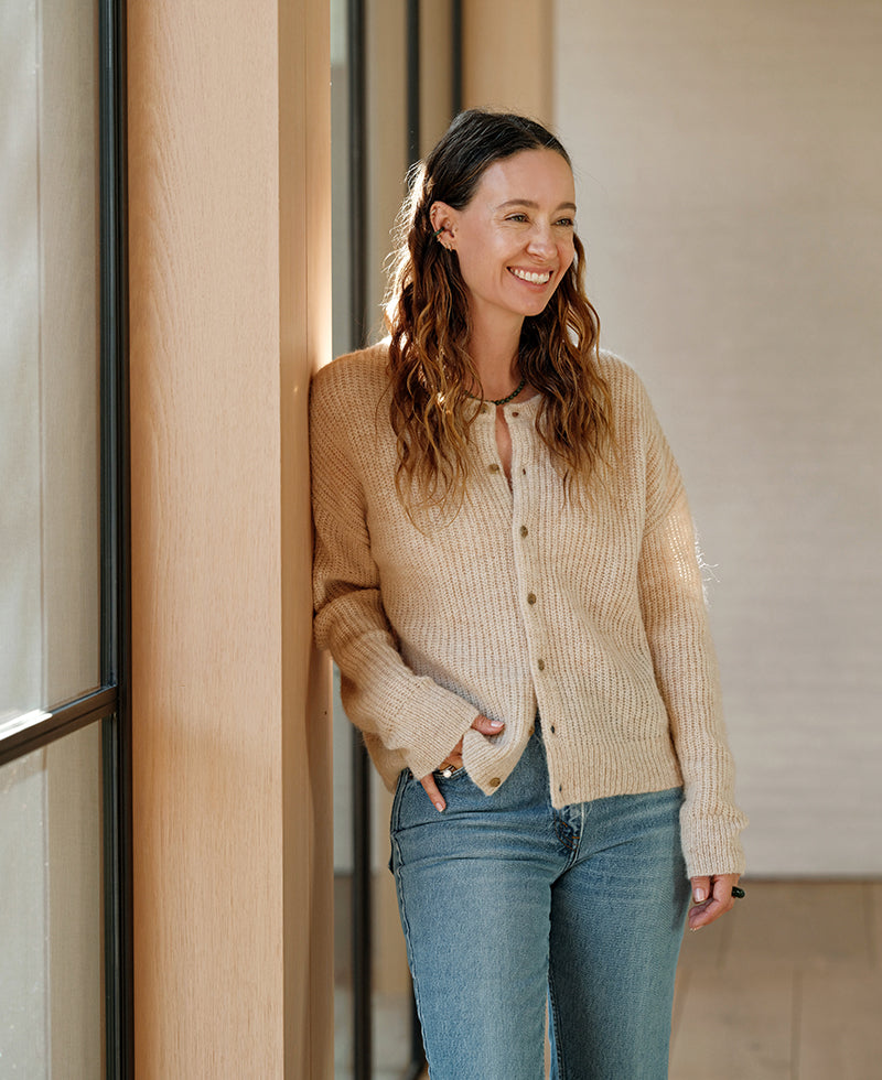 Cozy Sweaters & Holiday Outfits To Wear All Season | Jenni Kayne