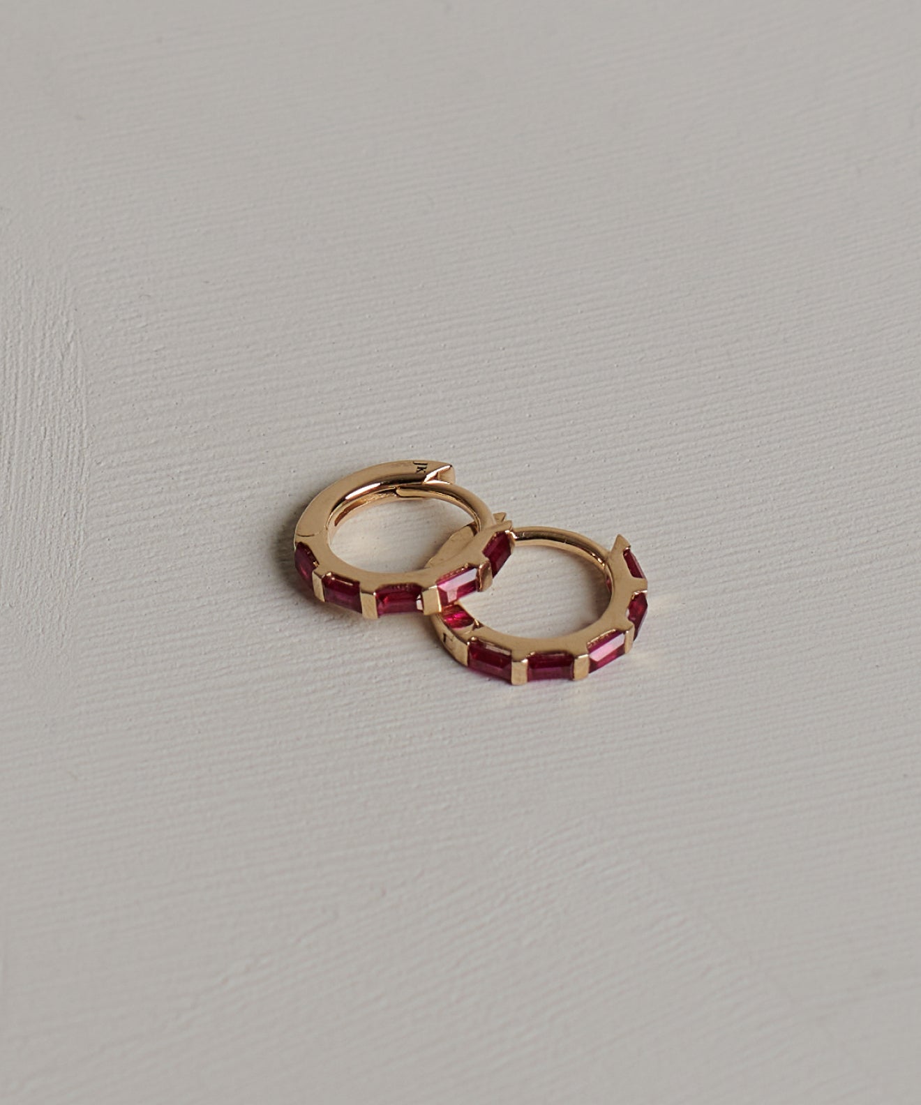 Merit Baguette Hoops – Jenni Kayne