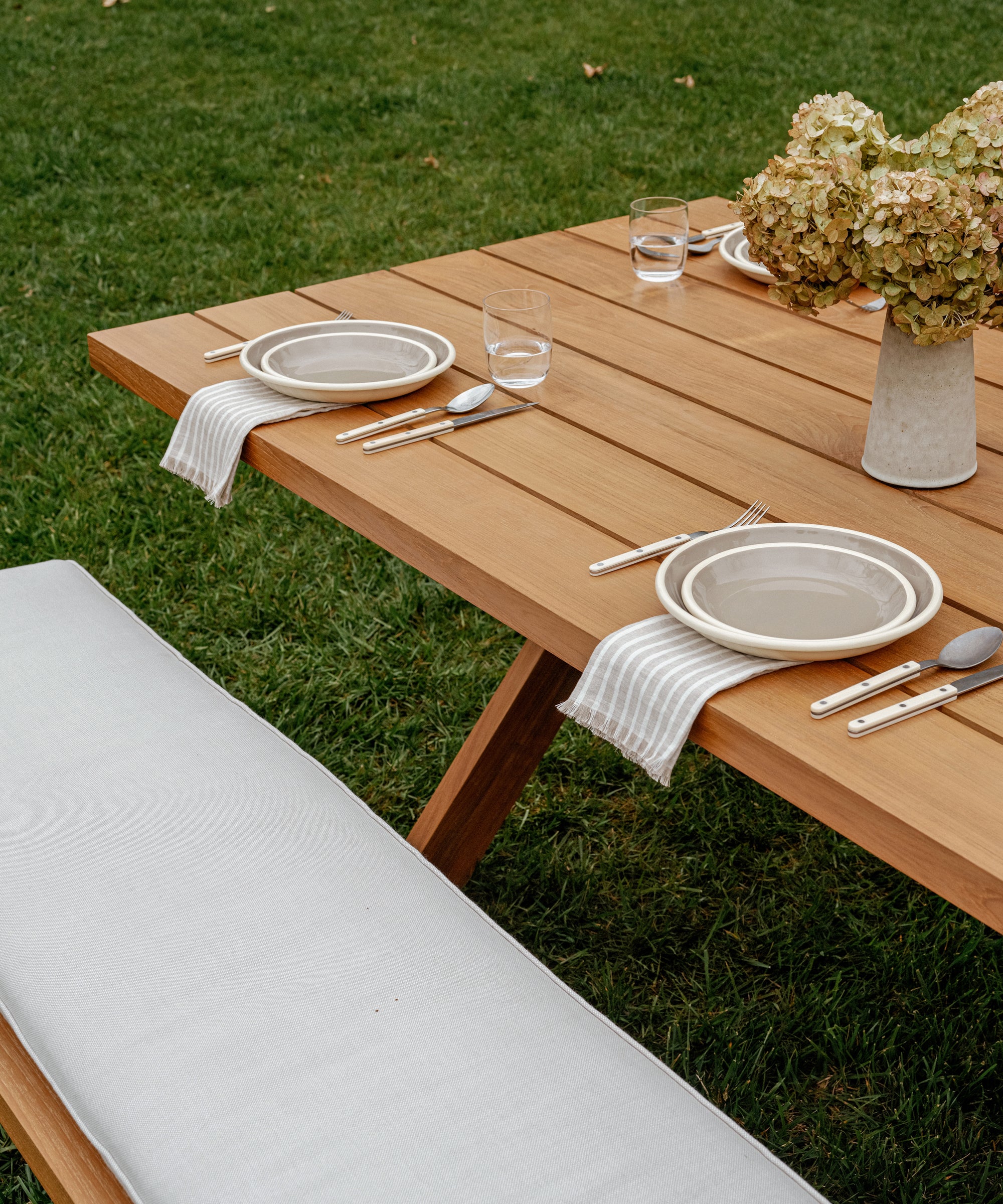 Outdoor Garden Dining Table – Jenni Kayne